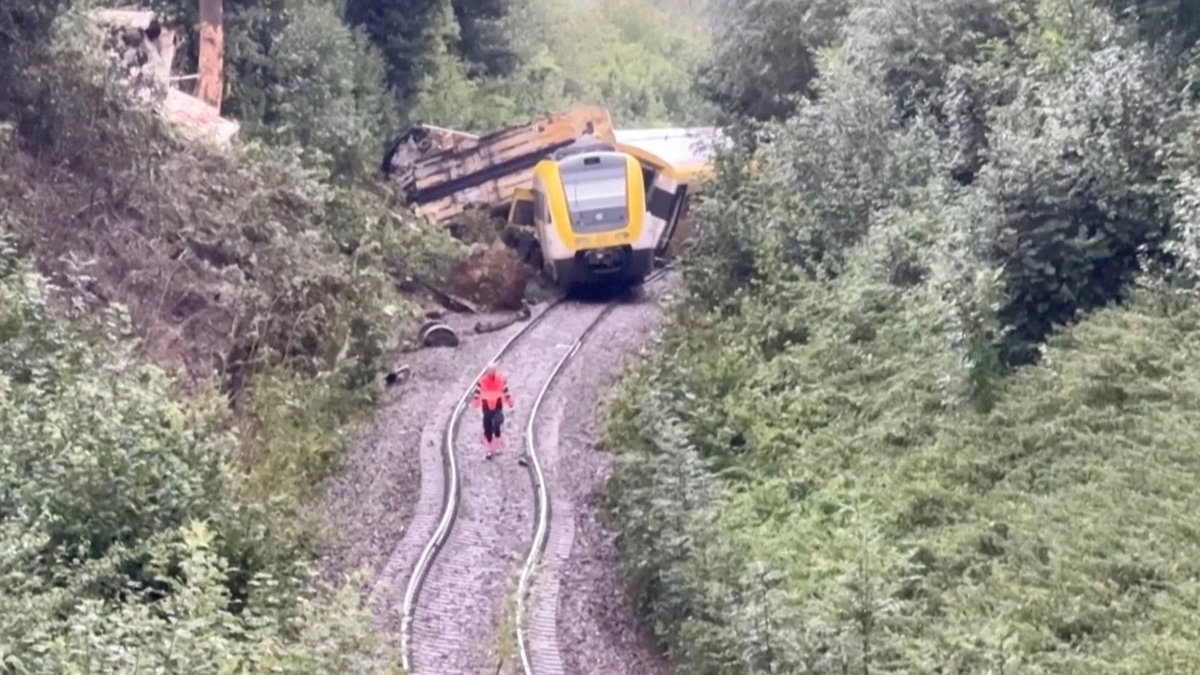 Deutschland: Zug entgleist – Rettungskräfte im Dauereinsatz | Wochenblitz